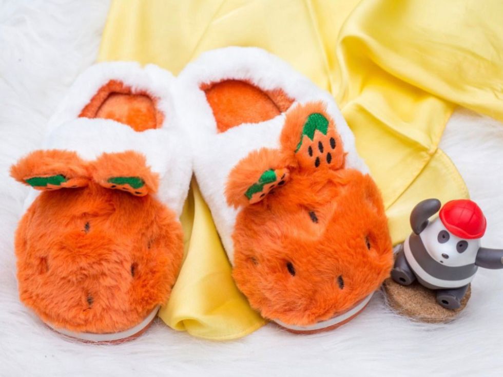 Pineapple fluffy slippers – PINK SHOP EG